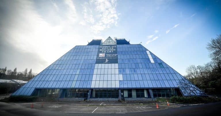 Stockport Pyramid's Future as a Curry Venue in Focus - Financial News